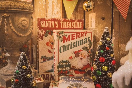 Merry Christmas Around the World: Fun Facts and Festive Phrases - Bunpo ...